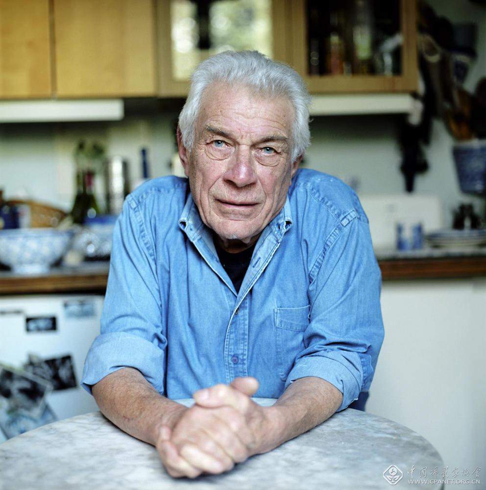 一位影像的观察者约翰‧伯杰：坚定地走在进步的道路上--中国摄影家协会网